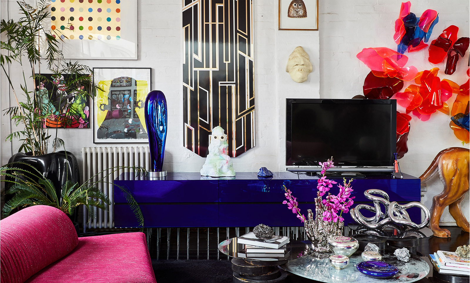 A Look at the Wildest Room I’ve Seen in a While ! | Velvet Jungle ...